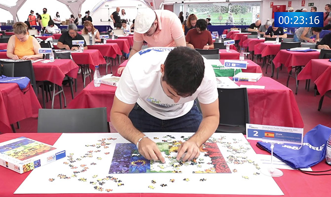 Welcome to the largest jigsaw puzzle championship EVER | Guinness World ...