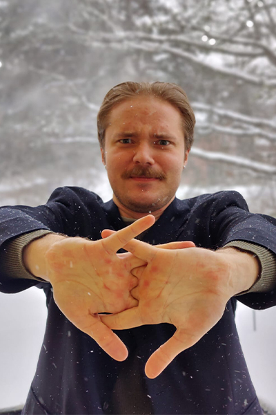 Swedish man cracks 46 joints in a row to break world record | Guinness ...