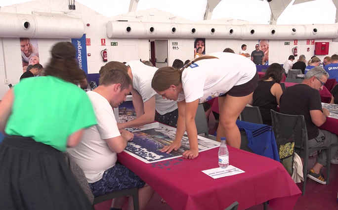 Welcome to the largest jigsaw puzzle championship EVER | Guinness World ...