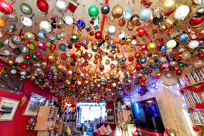 Record-breaking bauble collector “Nana Baubles” passes away aged 80 ...