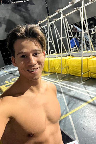 Athlete swaps Ninja Warrior for Lo Show dei Record to show off his bar ...