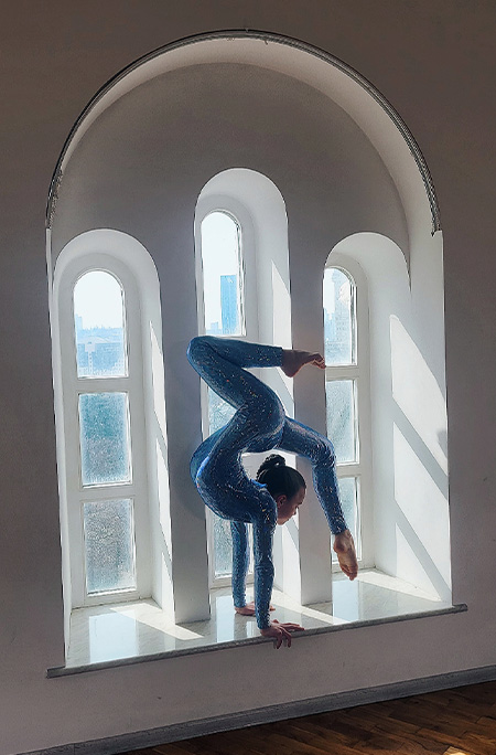 The inspiring story of Ukrainian contortionist who broke two world ...