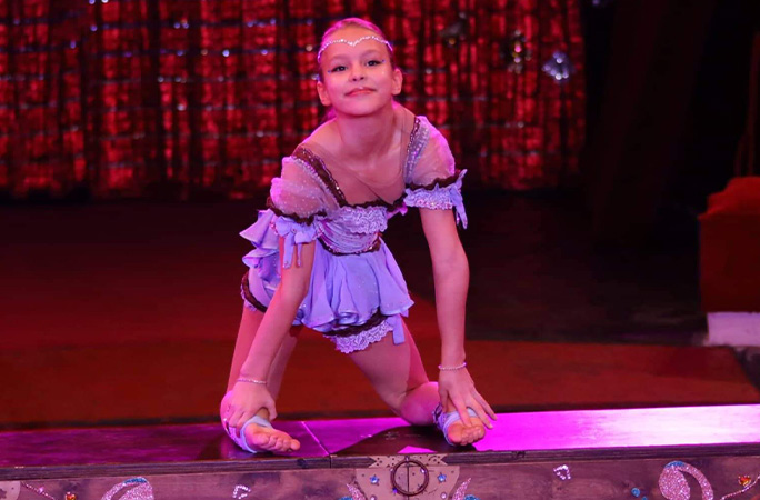 The inspiring story of Ukrainian contortionist who broke two world ...