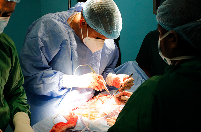 World’s largest and heaviest kidney stone removed from Sri Lankan man ...