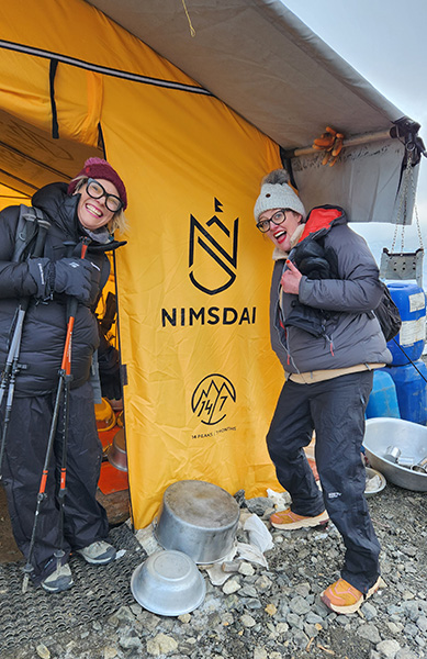 Scummy Mummies scale Everest for record-breaking comedy gig with a ...