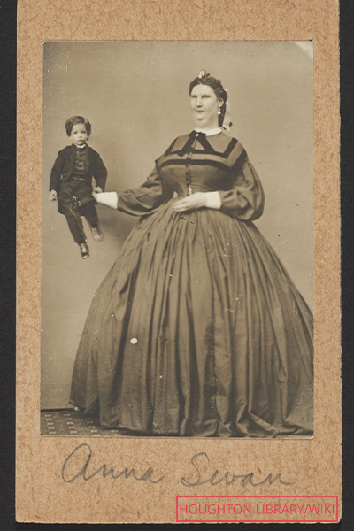 Giantess Anna Bates gave birth to longest and heaviest baby in history ...