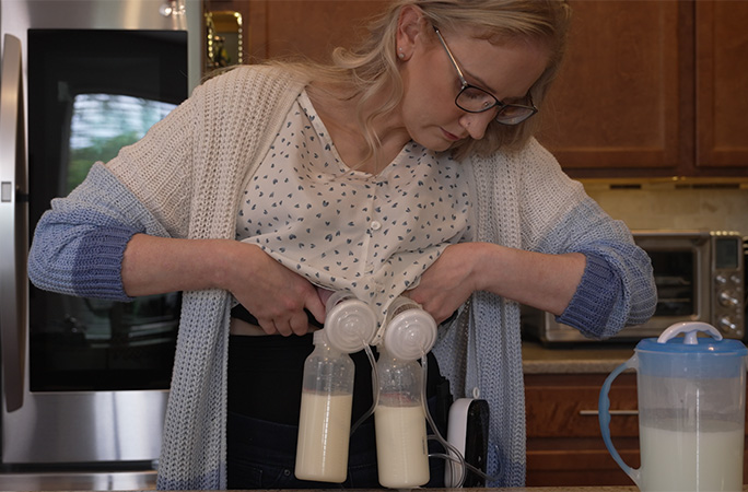 Super mom feeds thousands of premature babies with record breastmilk ...