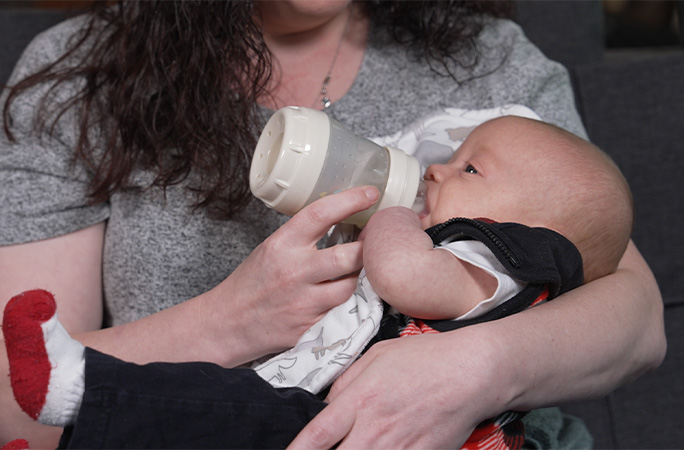 Super mom feeds thousands of premature babies with record breastmilk ...