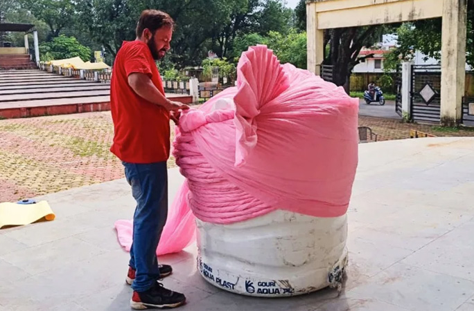 Indian man ties turban at incredible speed to set world record ...