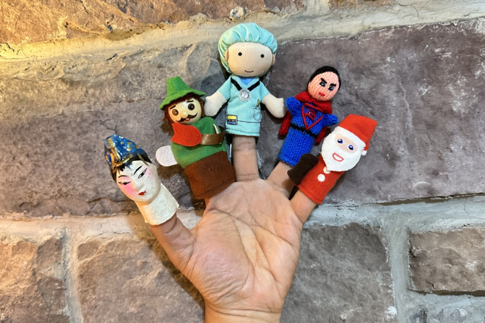 Dad with world's largest finger puppet collection was inspired by his ...