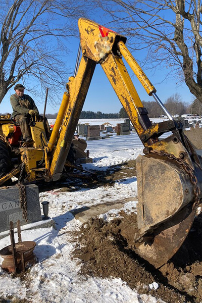 Longest-serving grave digger made wife’s final resting place: “She’d ...