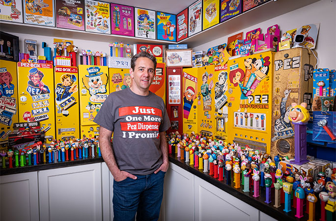 This man owns the largest PEZ dispenser collection in the world ...
