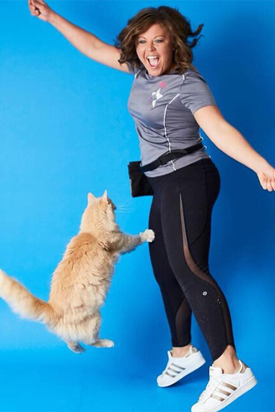 Talented kitty named Kit Kat deserves to take a break after epic ...