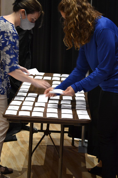 Teacher sets world record by spelling words backwards in lightning ...