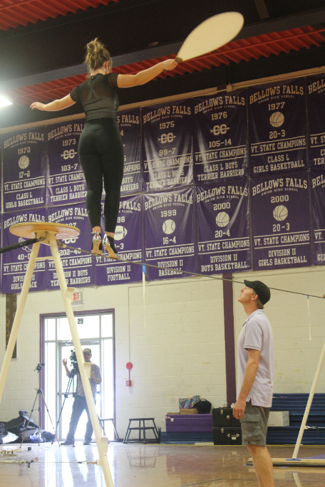 Woman achieves farthest tightrope walk in high heels and learns lesson ...