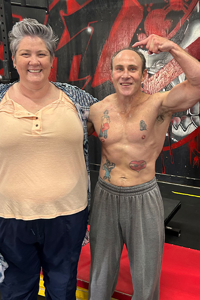 USA dad breaks decade-old record for most chin ups in an hour ...