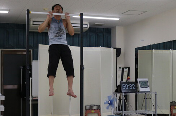 Japanese man smashed most consecutive pull ups record with over 650 ...