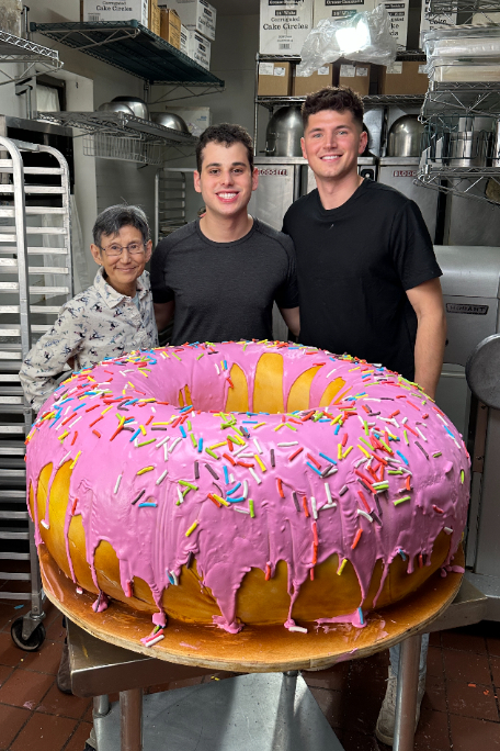 Nick DiGiovanni bakes up giant doughnut cake that would make Homer ...