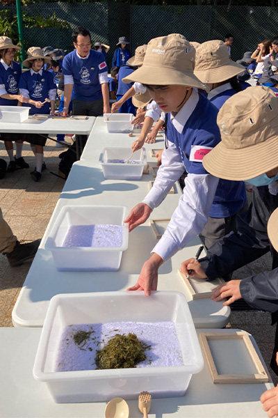 Chinese children turn panda poo into paper during record-breaking ...