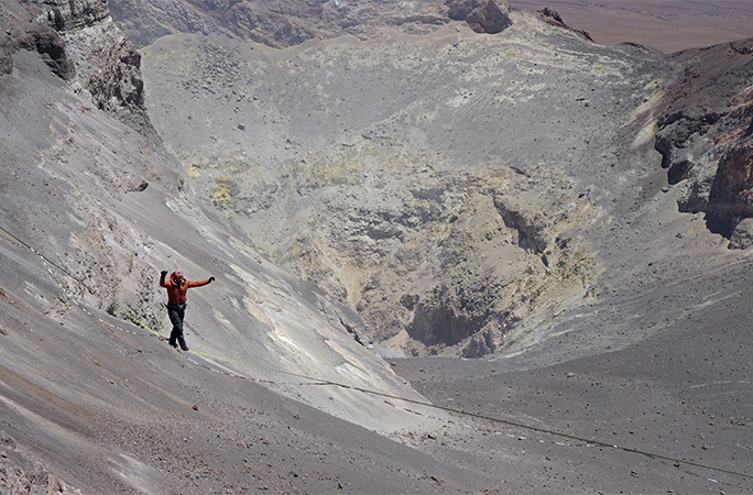 Adventurer breaks record with daring highline walk across world’s ...