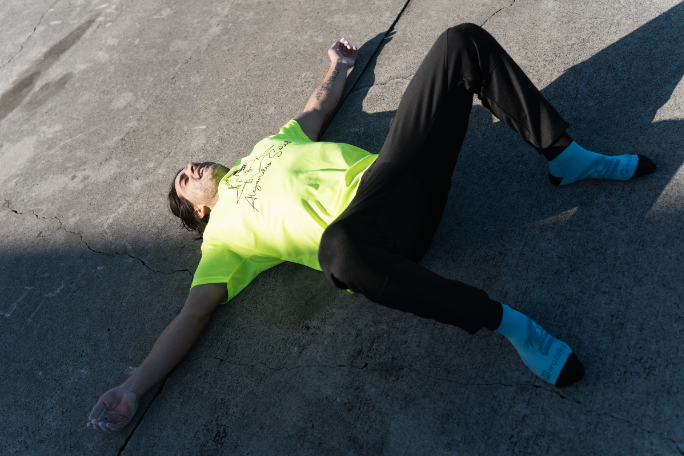 Fitness enthusiast shatters thrilling helicopter chin-ups record ...