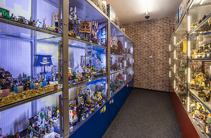 Man with record-breaking LEGO collection turns passion into profitable ...