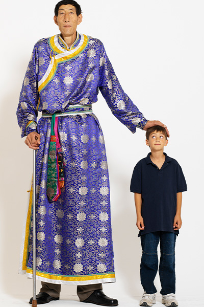 Once-tallest man's heroics as he used uniquely long arms to save ...