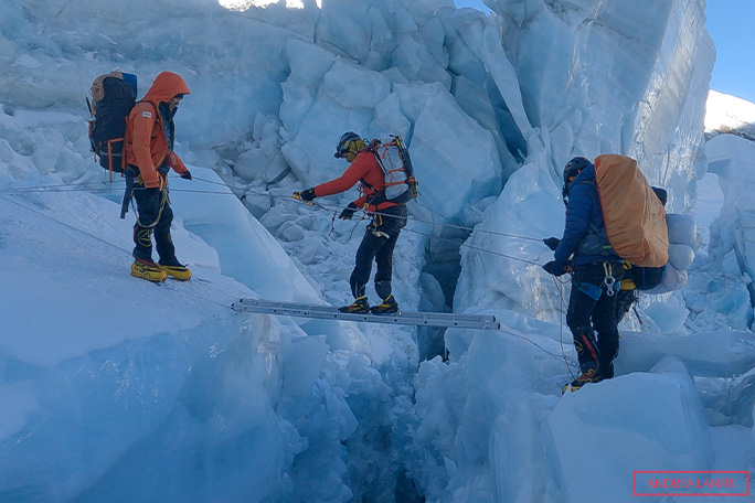 Man with three fingers and no feet is first multiple amputee to climb ...