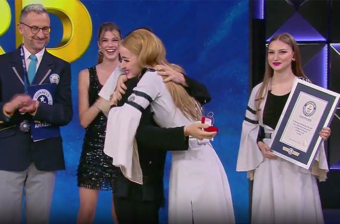 Record breaker made huge romantic gesture with public proposal on Lo ...