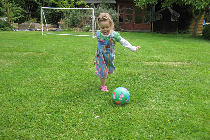 Rising freestyle-football star dispossesses her idol of clipper trick ...