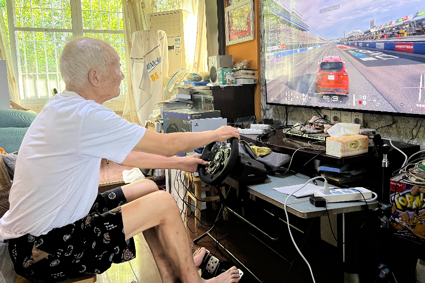 88-year-old gaming streamer Gamer Grandpa proves hobby isn't just for ...