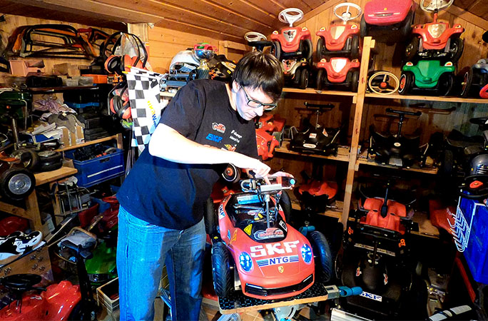 German engineer modifies toy car to reach blistering speed of 92 mph ...