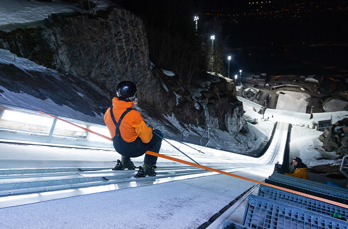 Pro skier reaches record-breaking 82-mph speed skiing backwards ...