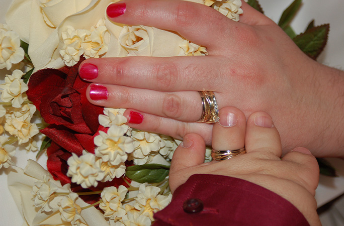 Couple with record 2-ft height difference were made for each other ...