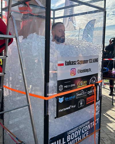 Man spends four hours submerged in ice to smash record | Guinness World ...
