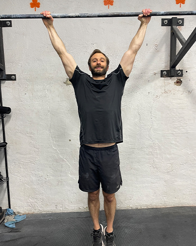 Harvard lecturer does 77 pull ups in a minute to reclaim record after ...