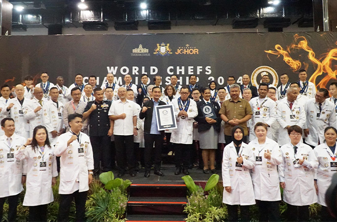 Chefs set record stir-frying half tonne of noodles at Malaysian ...