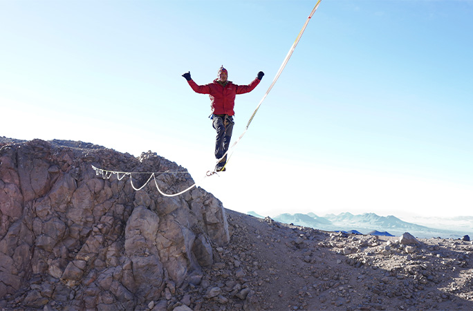 Adventurer breaks record with daring highline walk across world’s ...
