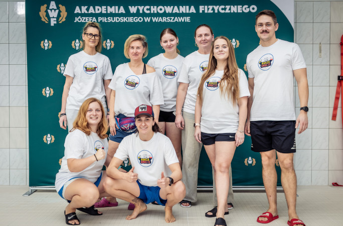 Woman swims over 90 miles back-and-forth in swimming pool for two days ...