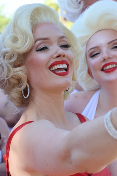 They like it hot: over 1,000 Marilyn Monroe impersonators gather for ...