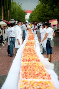 City of Durango celebrates 450th anniversary with longest fruit cake ...