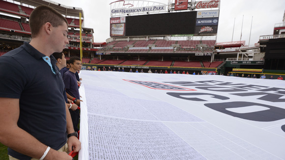 USO collects most signatures on a flag to honor troops and military ...