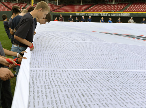 USO collects most signatures on a flag to honor troops and military ...