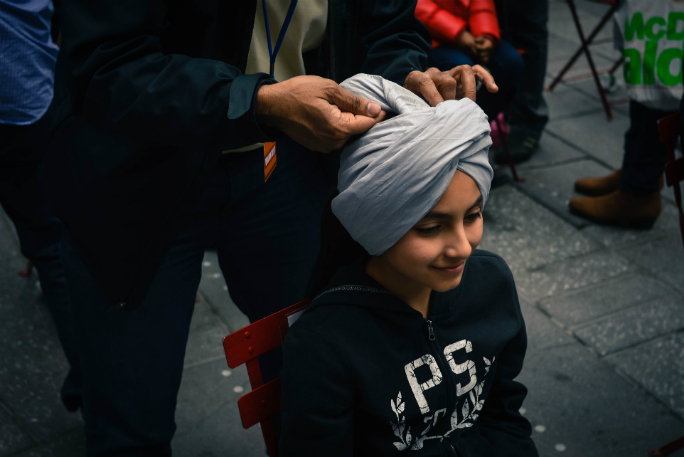 Sikhs of New York achieve massive turban tying record in Times Square ...
