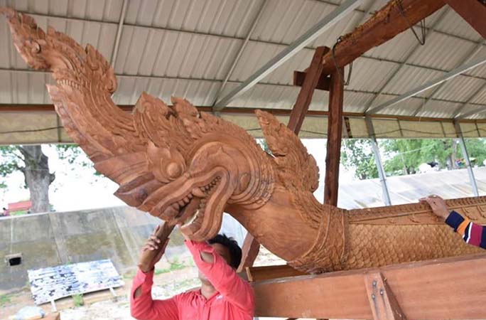 Record-breaking dragon boat is almost the same length as the Statue of ...