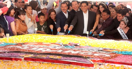 City of Durango celebrates 450th anniversary with longest fruit cake ...