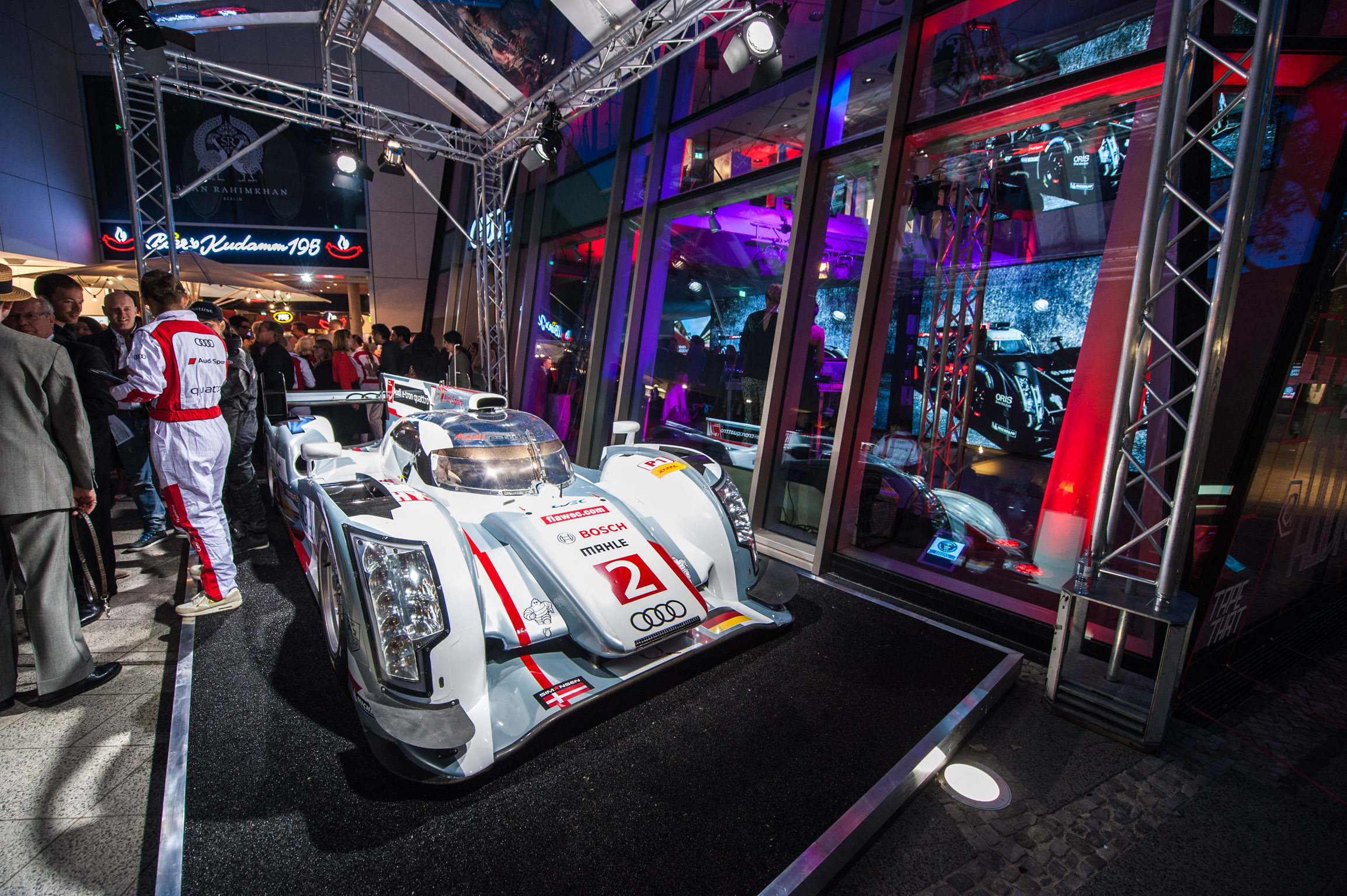 Audi AG highlights new digital showroom with world record racing ...