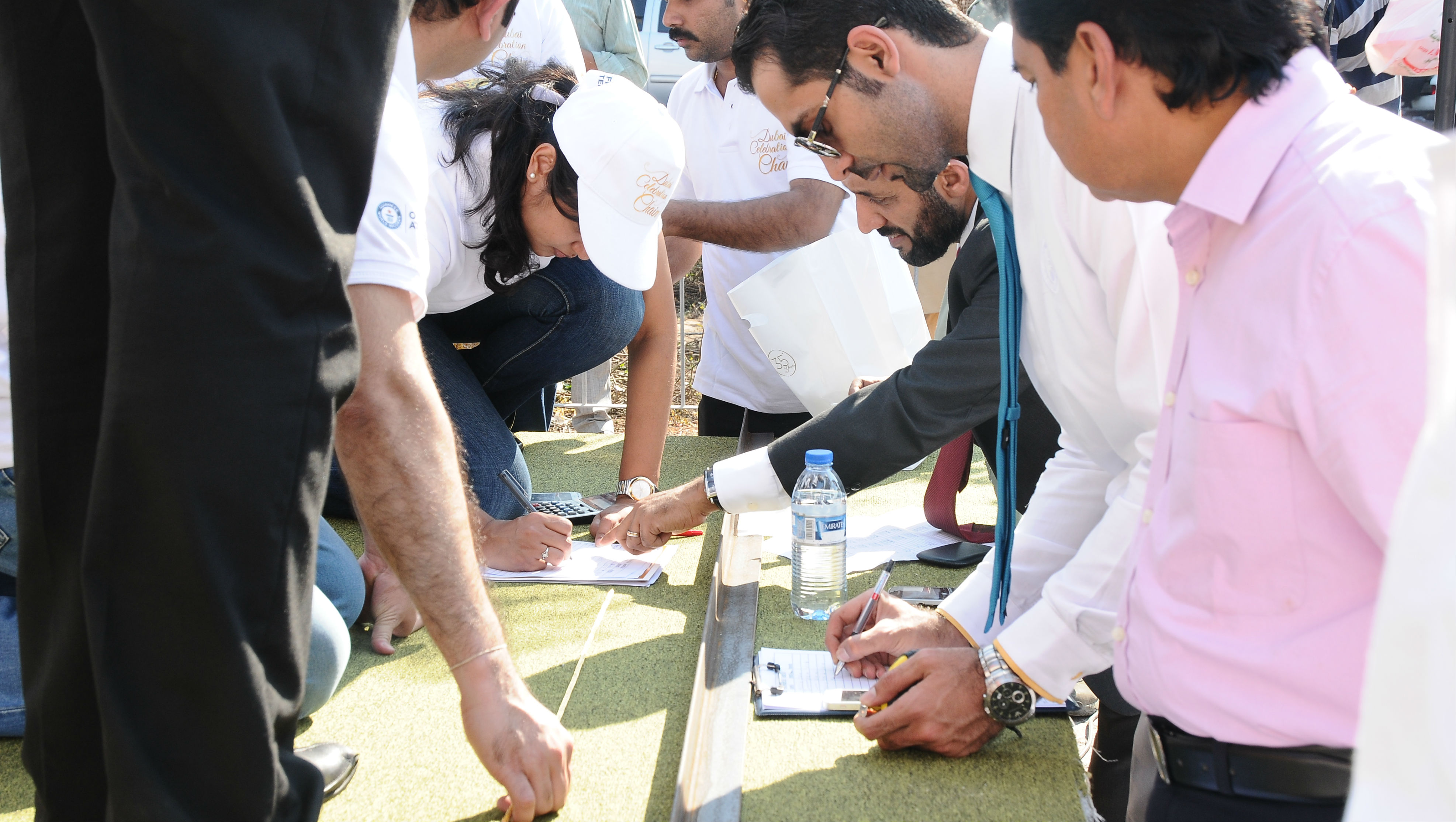 Dubai Gold and Jewellery Group unveil the world’s longest handmade gold ...