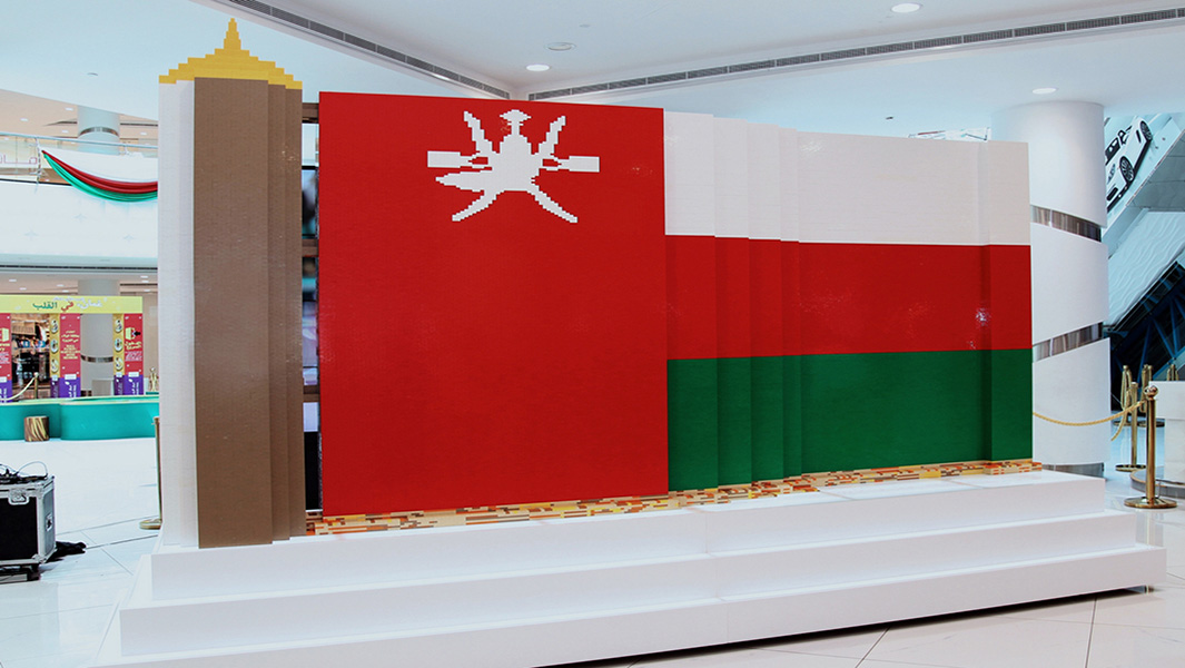 Shopping mall uses 168,000 bricks to create largest LEGO® flag for ...