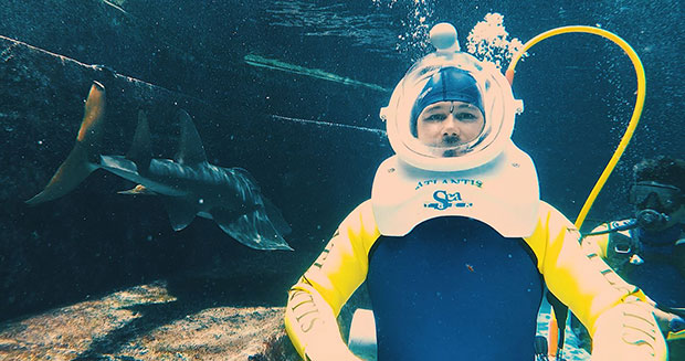 Dubai radio hosts achieves longest underwater live radio broadcast in ...